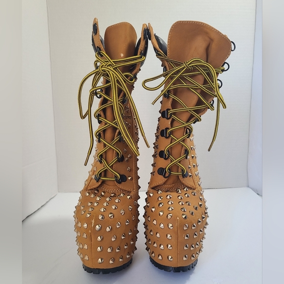 Bella Luna | Shoes | Bella Luna Jaylo Spike Platform Bootie Size 6 ...